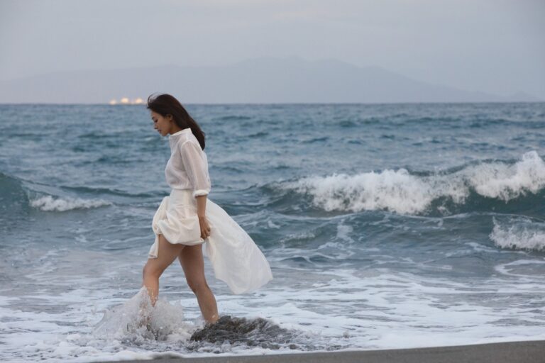 謎の美女・フミカが妖しく魅せる 「あなたに帰りたい」|newsポストセブン Part 2