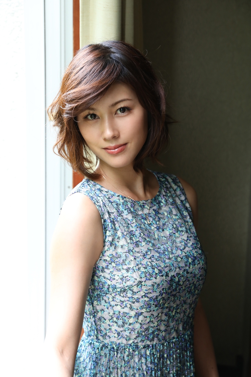 「神戸の女」美乃すずめvs「湘南の女」小野夕子 下田の海辺で競艶|newsポストセブン Part 3