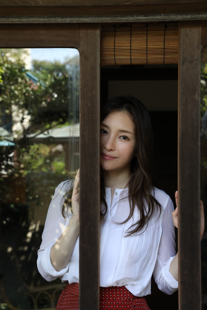 「神戸の女」美乃すずめvs「湘南の女」小野夕子 下田の海辺で競艶|newsポストセブン Part 4