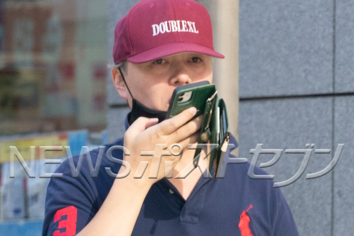 《直撃》IZAM、税金滞納で自宅差押え中に……仕事を終えて2時間「パチスロ」その意外な理由｜NEWSポストセブン - Part 3