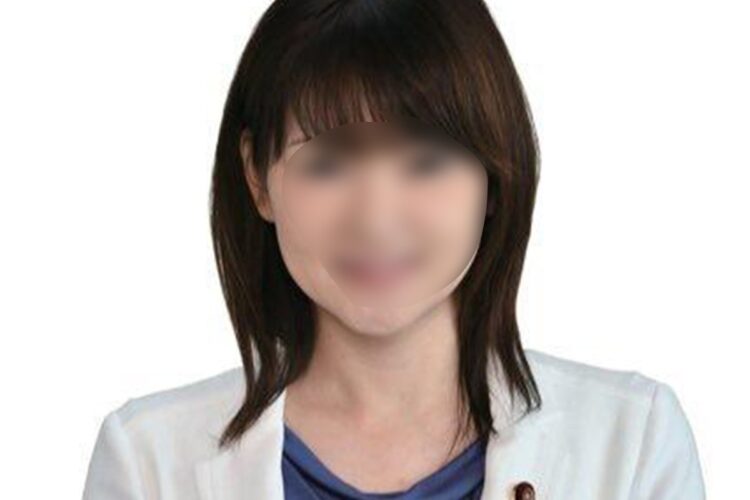 【写真】《演歌の大御所・細川たかし》再婚した22歳年下妻の素顔「会社経営者で元美人市議」「自宅の門はまるで学校の正門のよう」｜newsポストセブン