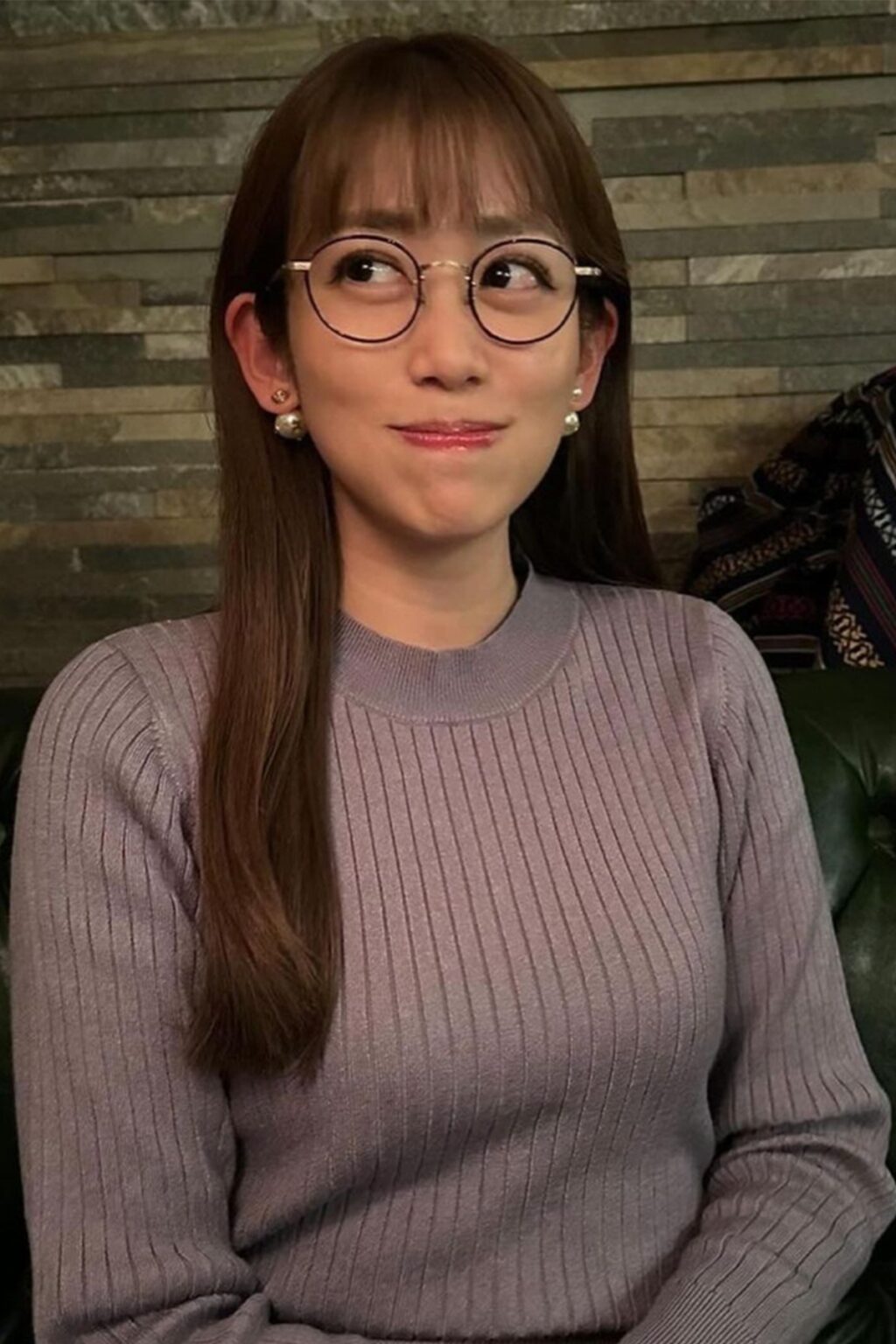 《投稿削除から一転》NHK中川安奈アナが“けしからん投稿”再開「不適切な穴あきニット」は“5000円のプチプラブランド”｜NEWSポストセブン - Part 4