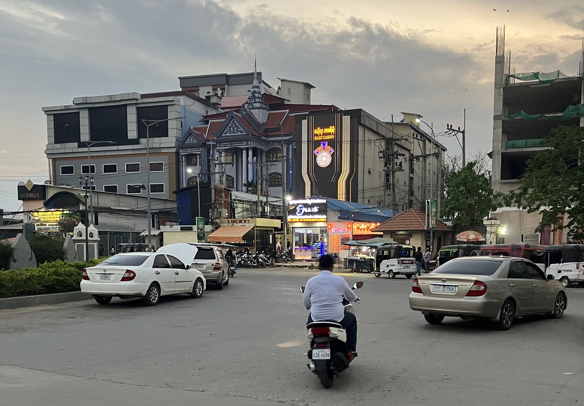 《カンボジアで拘束》特殊詐欺Gの首謀者「関東連合元メンバー」が実質オーナーを務めていた日本食レストランの実態「詐欺Gのスタッフ向けの弁当販売で経営…」の証言｜NEWSポストセブン