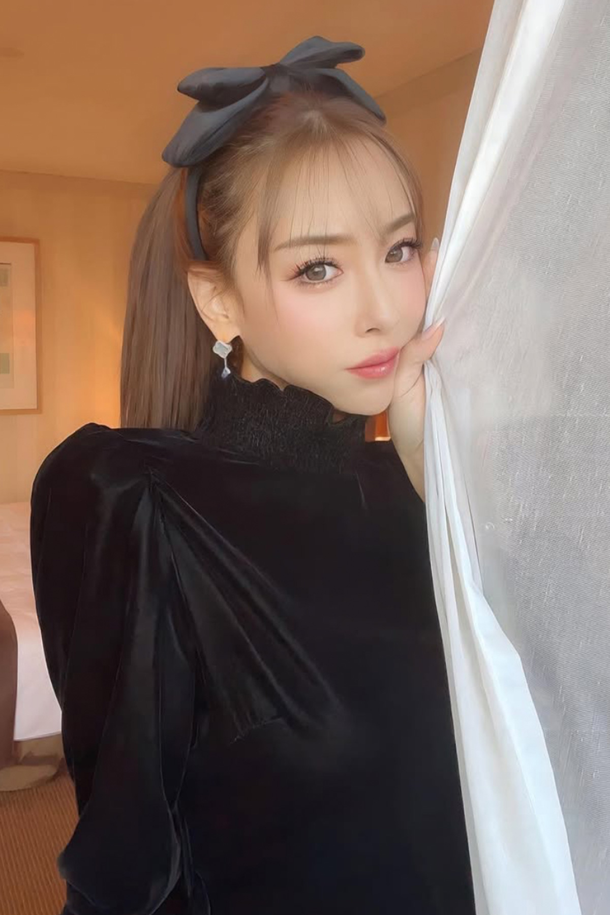 女性より女性らしい』ってのもすごく嫌な言葉 」GENKING.（40）がガングロ、20個ピアスの派手ギャルになった“深い事情”「心を防御するためだけにやってた」｜NEWSポストセブン - Part 3